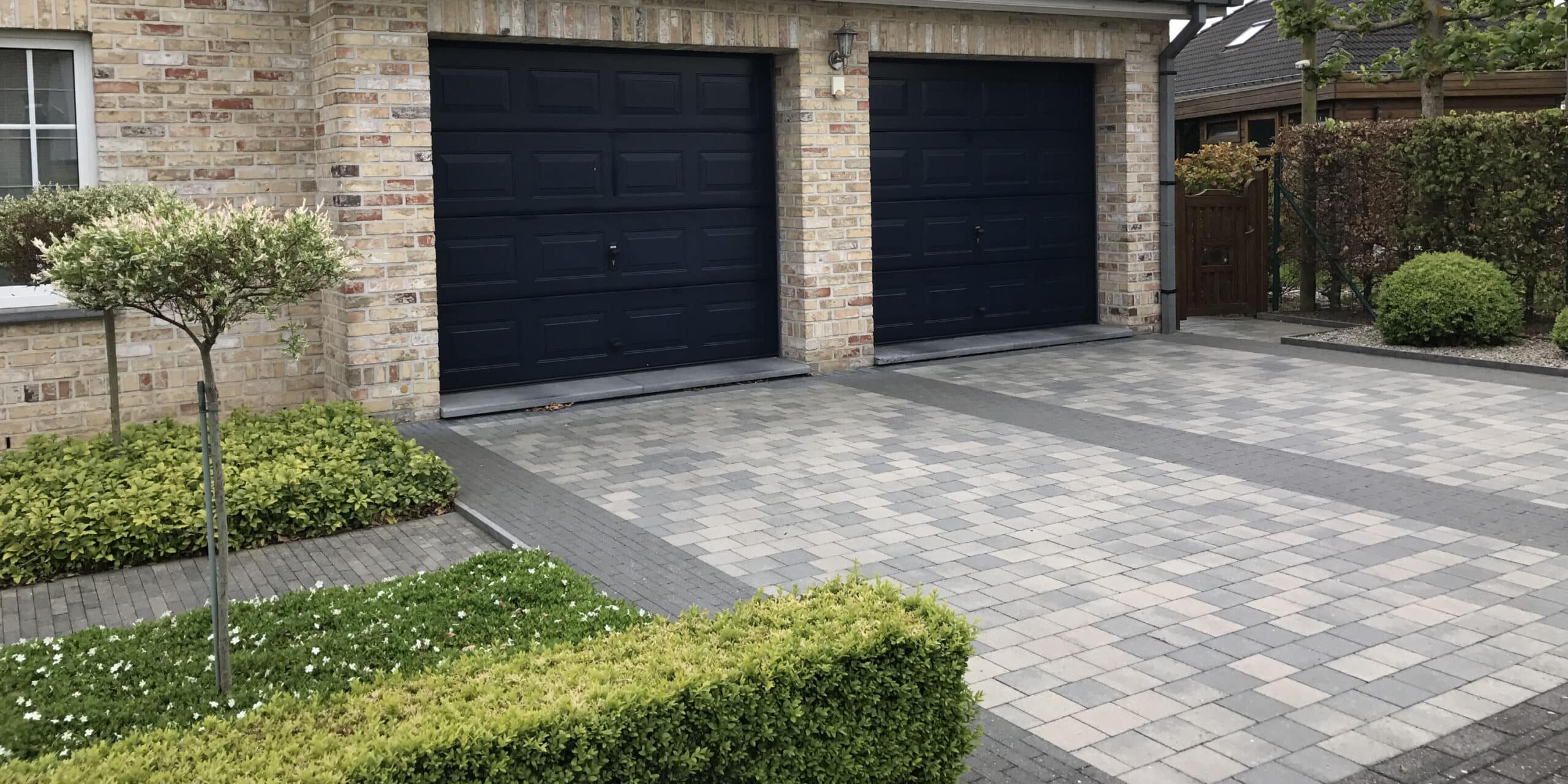 Sierbestrating oprit: soorten & prijzen [+ 3 Voorbeelden]