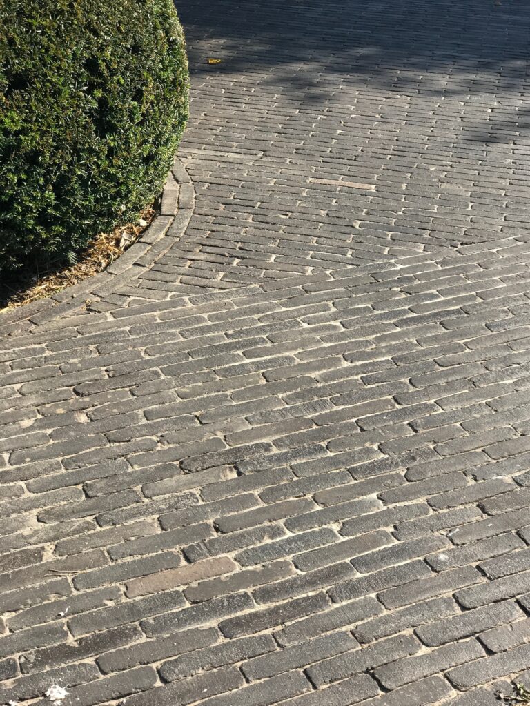 Waaltjes voor opritten: alle info & prijzen [+ Alternatieven]